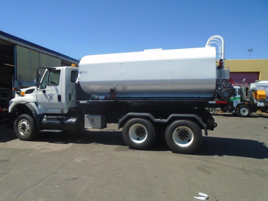 Hookloader water tank | Enoven Truck Body + Equipment